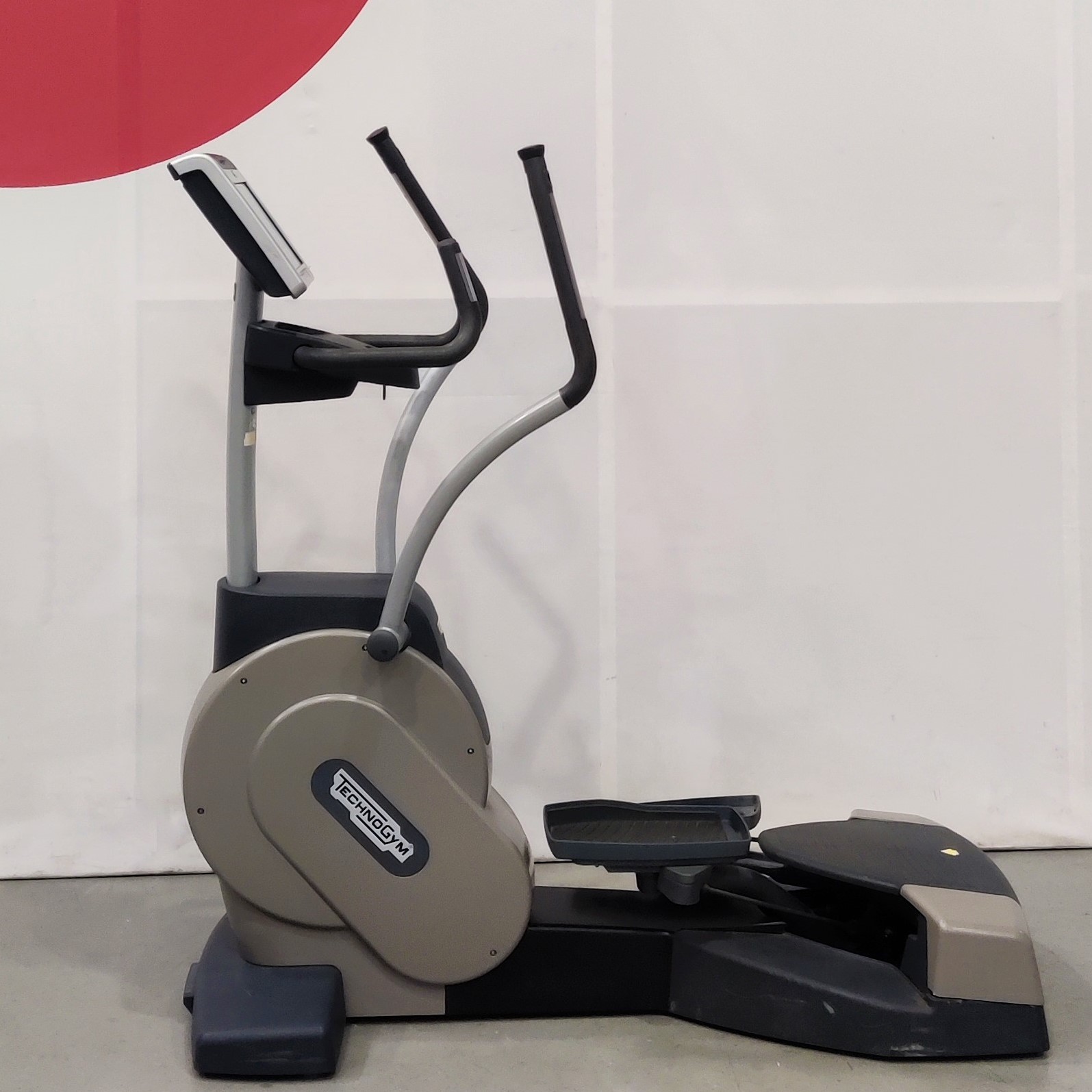Regenerowany orbitrek Technogym CROSSOVER 700 LED - Total Fitness Concept