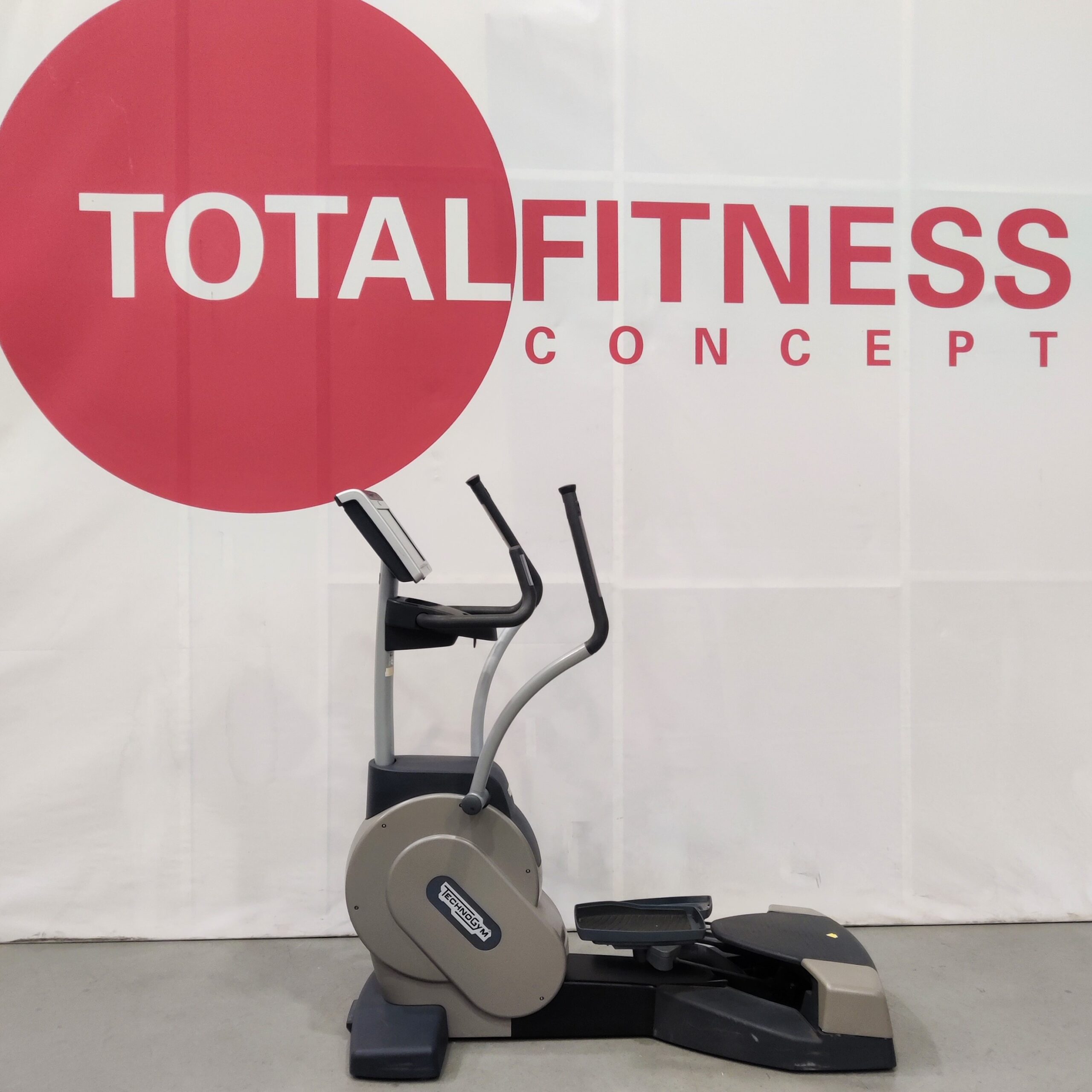 Regenerowany orbitrek Technogym CROSSOVER 700 LED - Total Fitness Concept